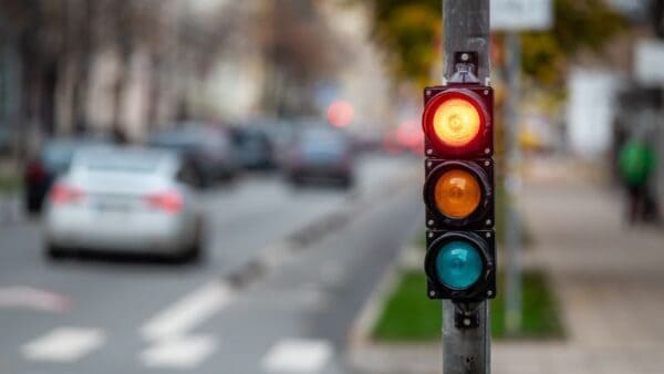 Entendiendo los semáforos: El papel de las señales rojo-amarillo-verde